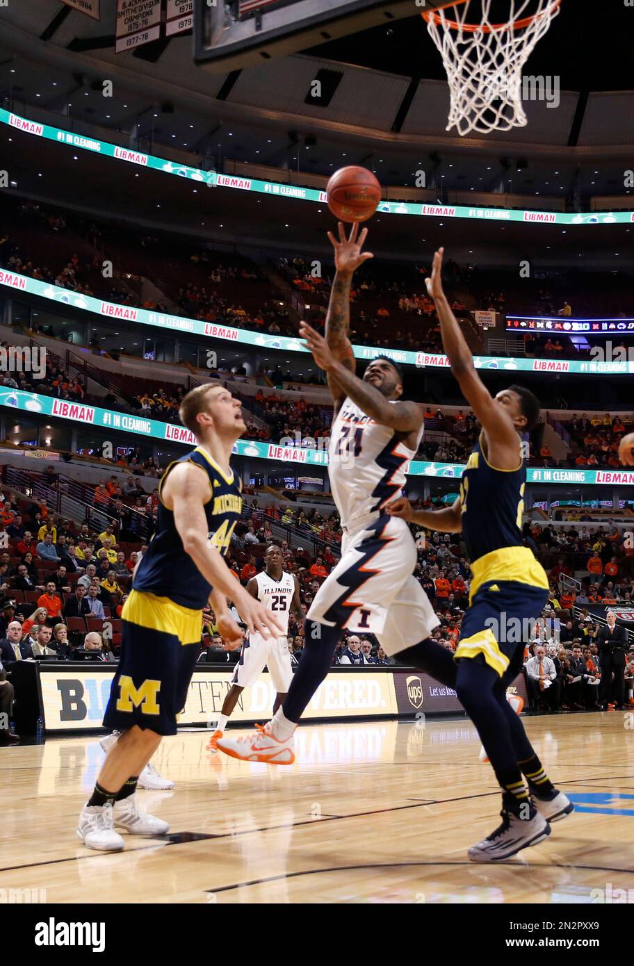 Illinois' Rayvonte Rice (24) shoots in the first half of an NCAA ...