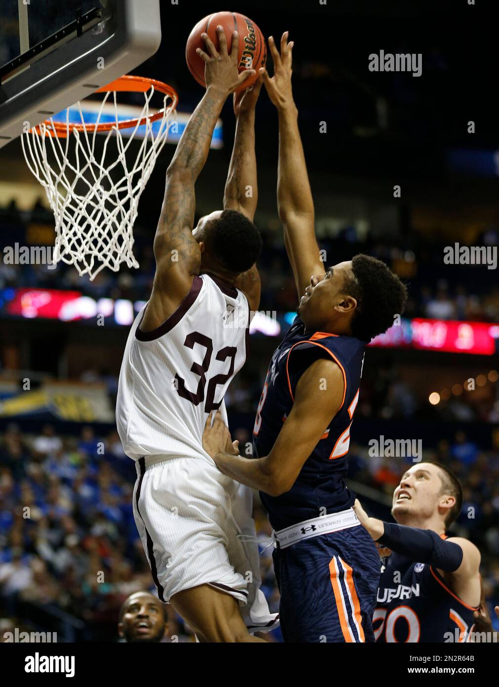 Mississippi State guard Craig Sword (32) dunks the ball against Auburn ...