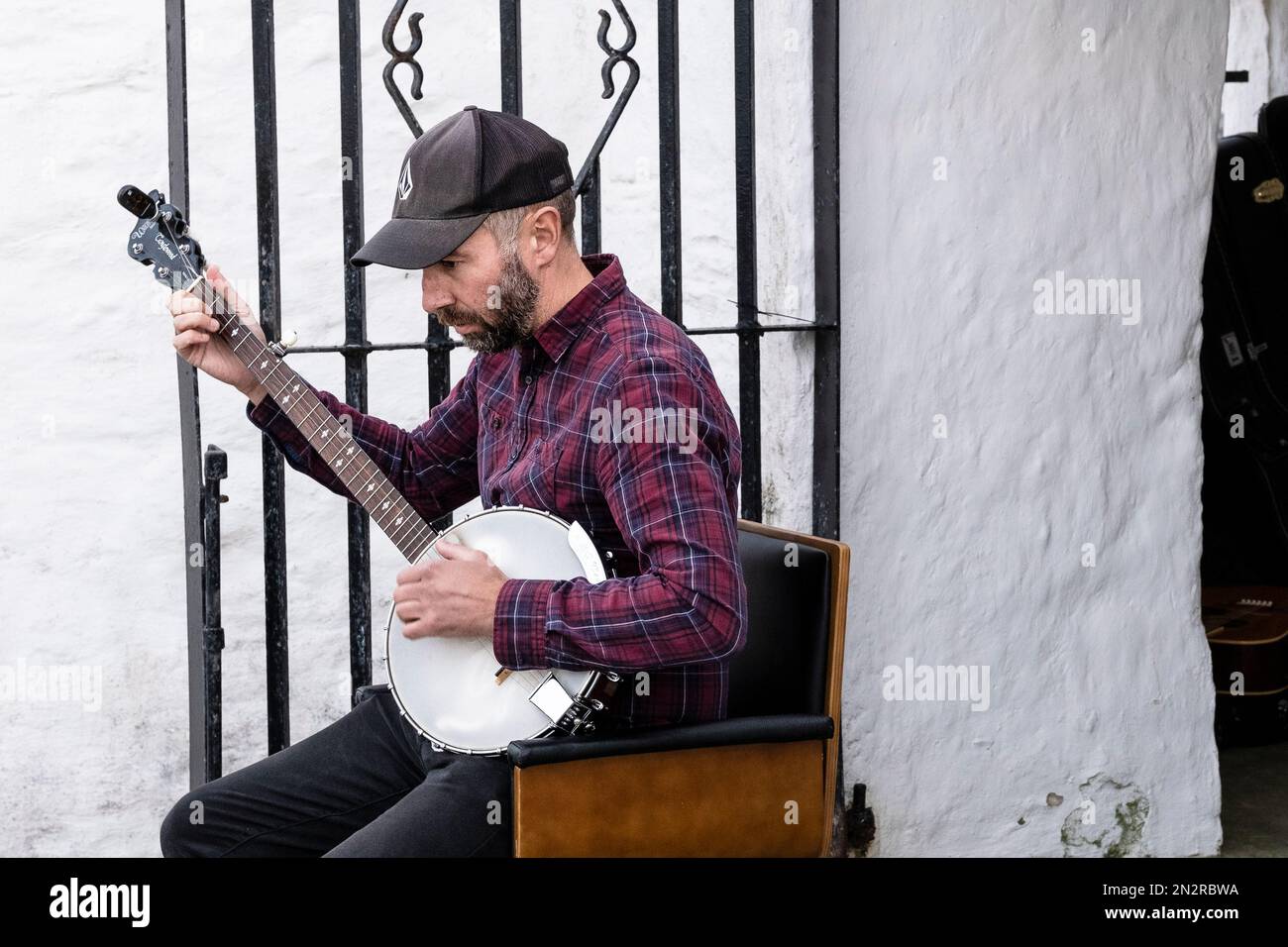 Banjo instrument hi-res stock photography and images - Alamy