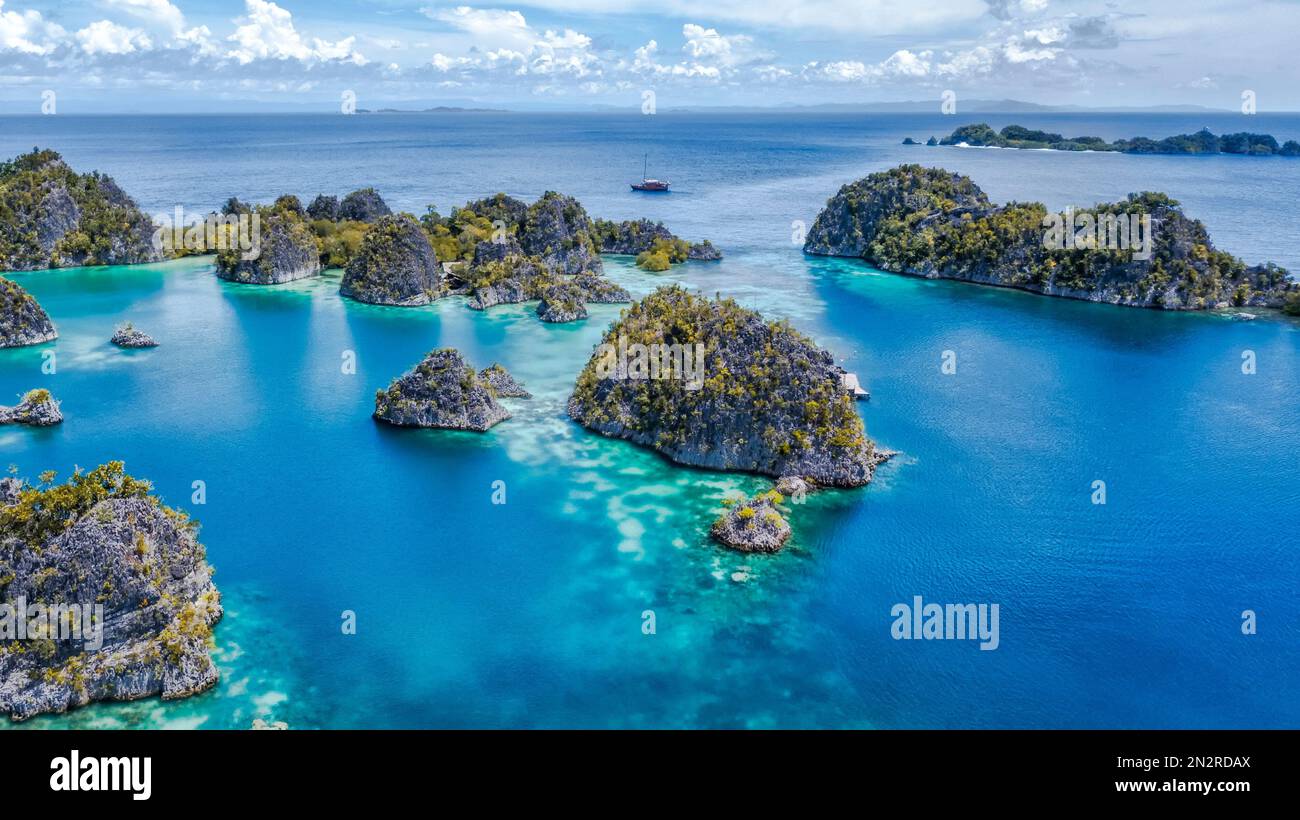 Aerial view of karst rock formations, Piaynemo, Raja Ampat, New Guinea ...