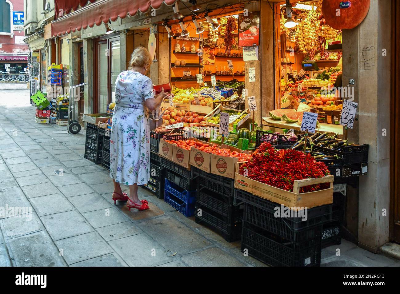 Elegant senior lady hi-res stock photography and images - Alamy