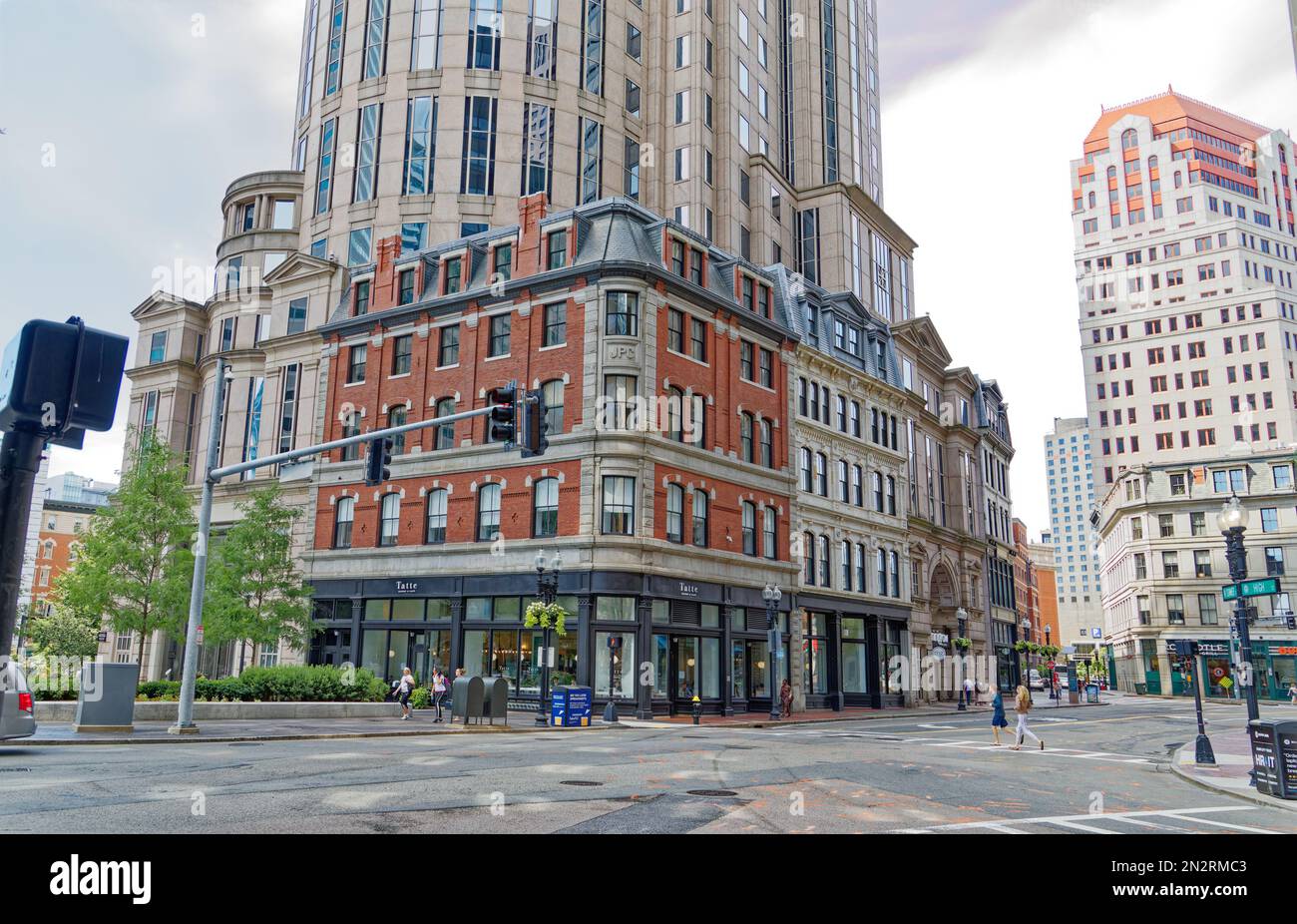 Boston Financial District: 125 Summer Street rises over the preserved ...