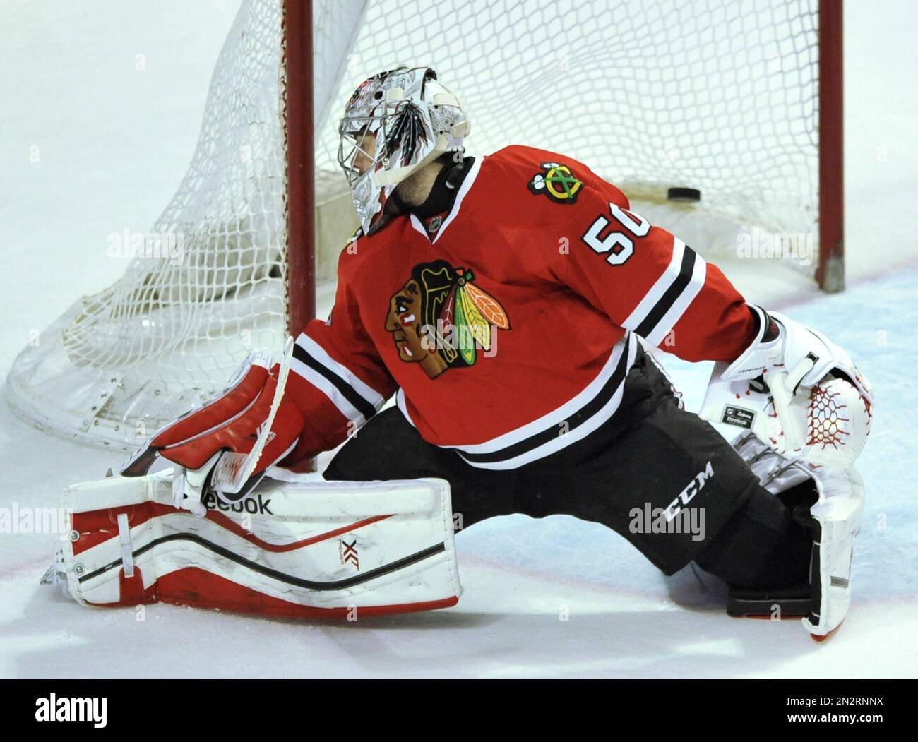 Chicago Blackhawks goalie Corey Crawford (50) misses the winning goal ...