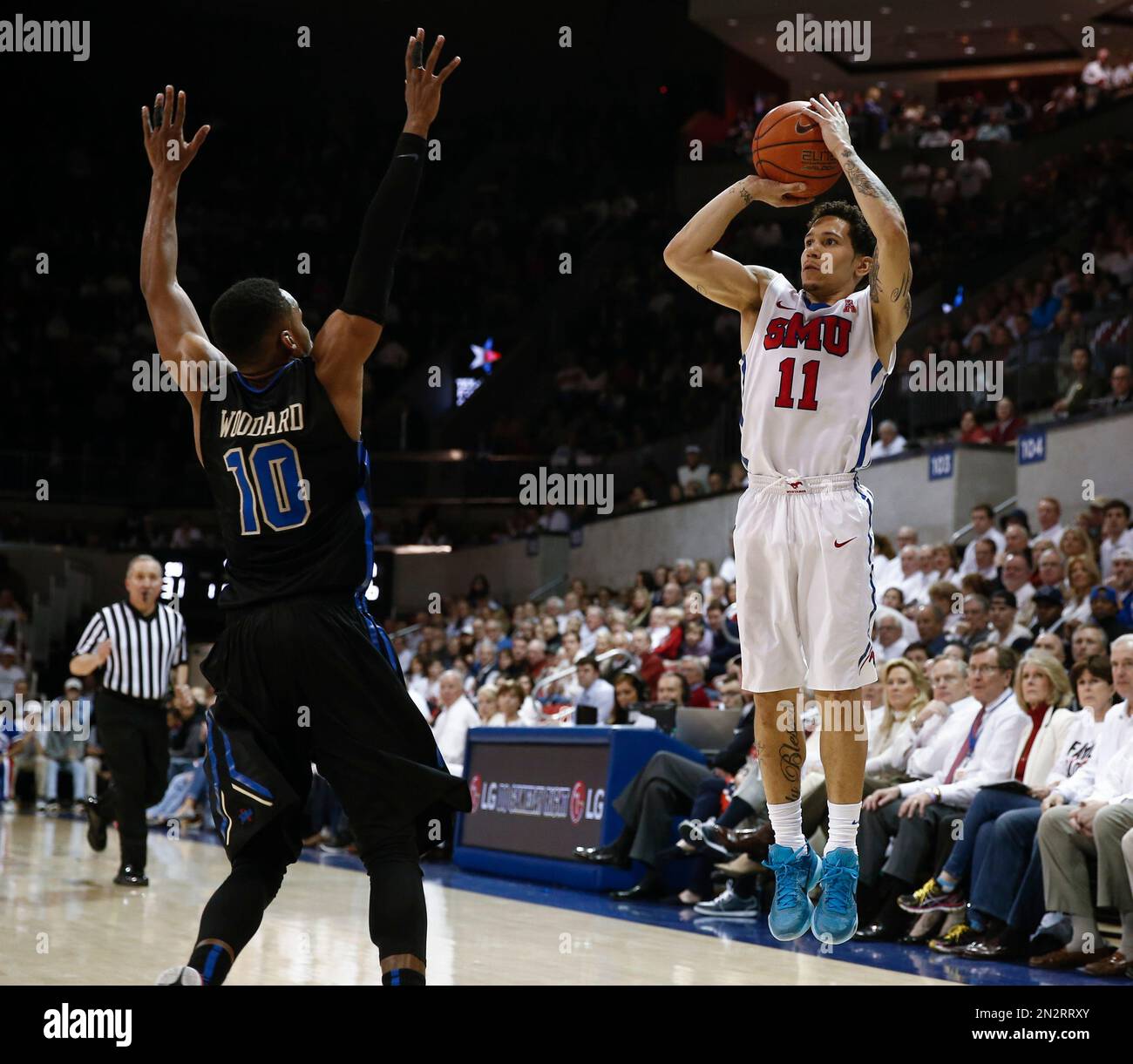 SMU's Nic Moore (11) shoots over Tulsa's James Woodard (10) during the ...