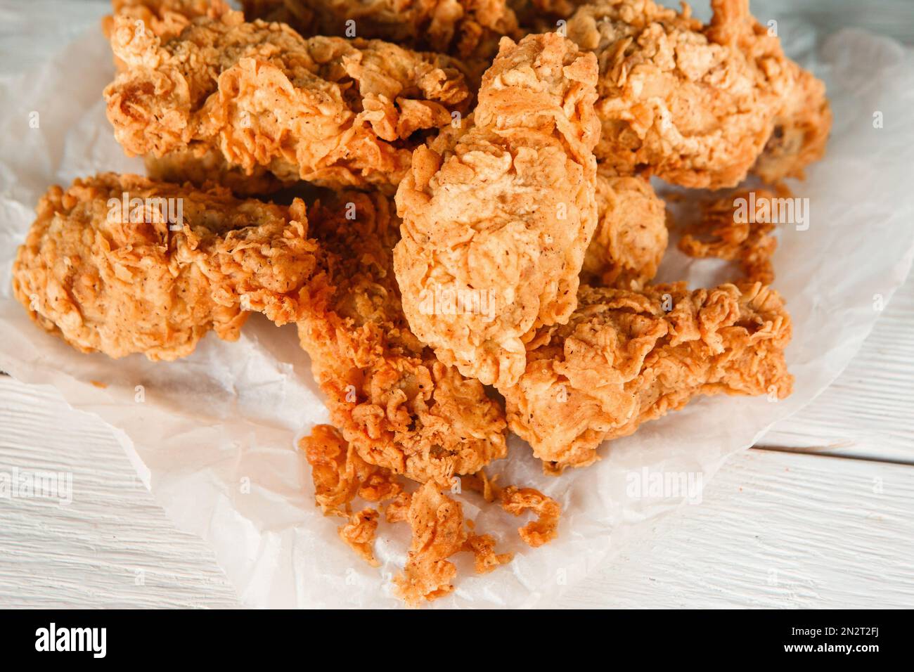 Fried chicken in paper hi-res stock photography and images - Alamy