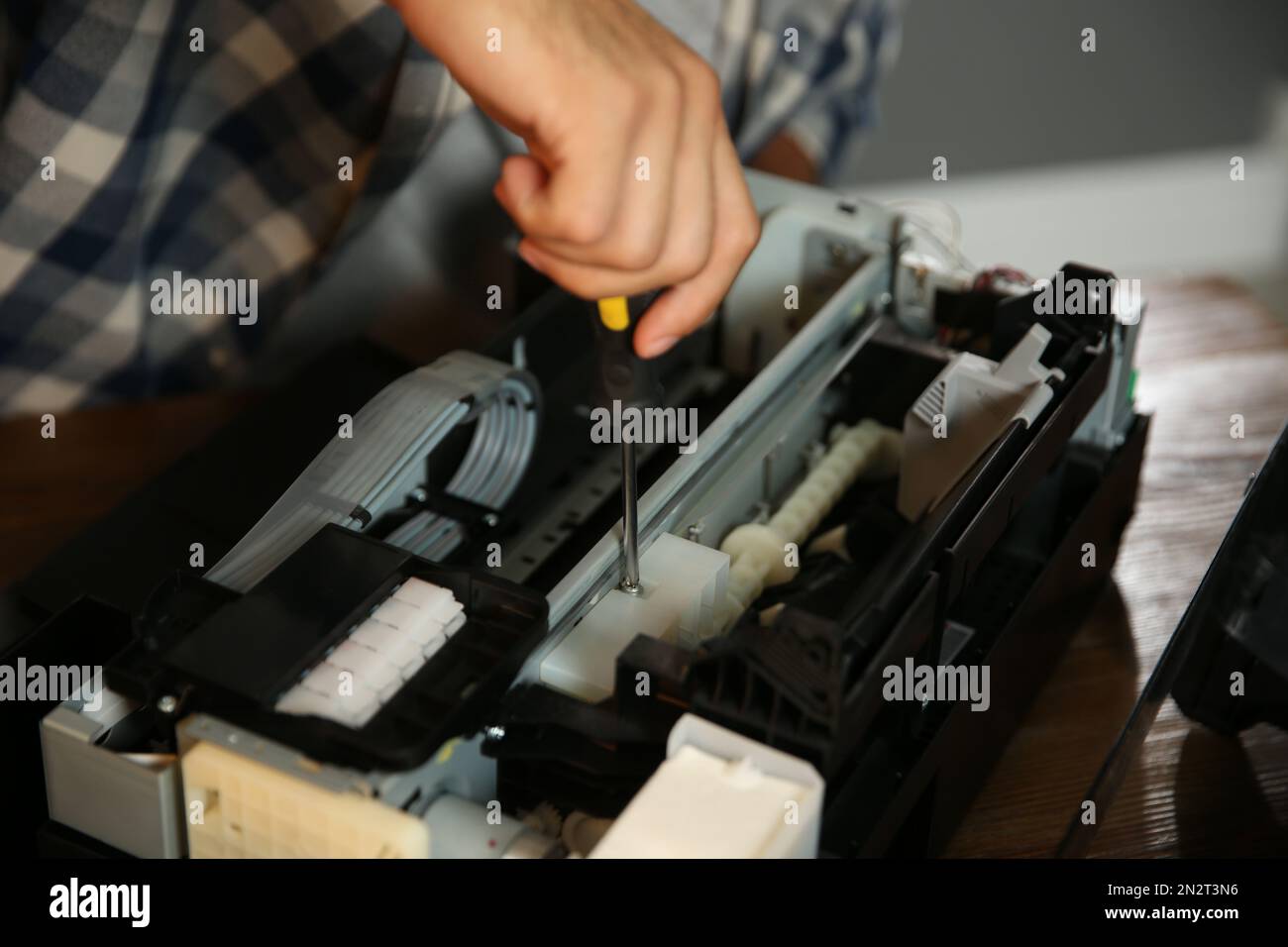 Man fixing printer hi-res stock photography and images - Alamy