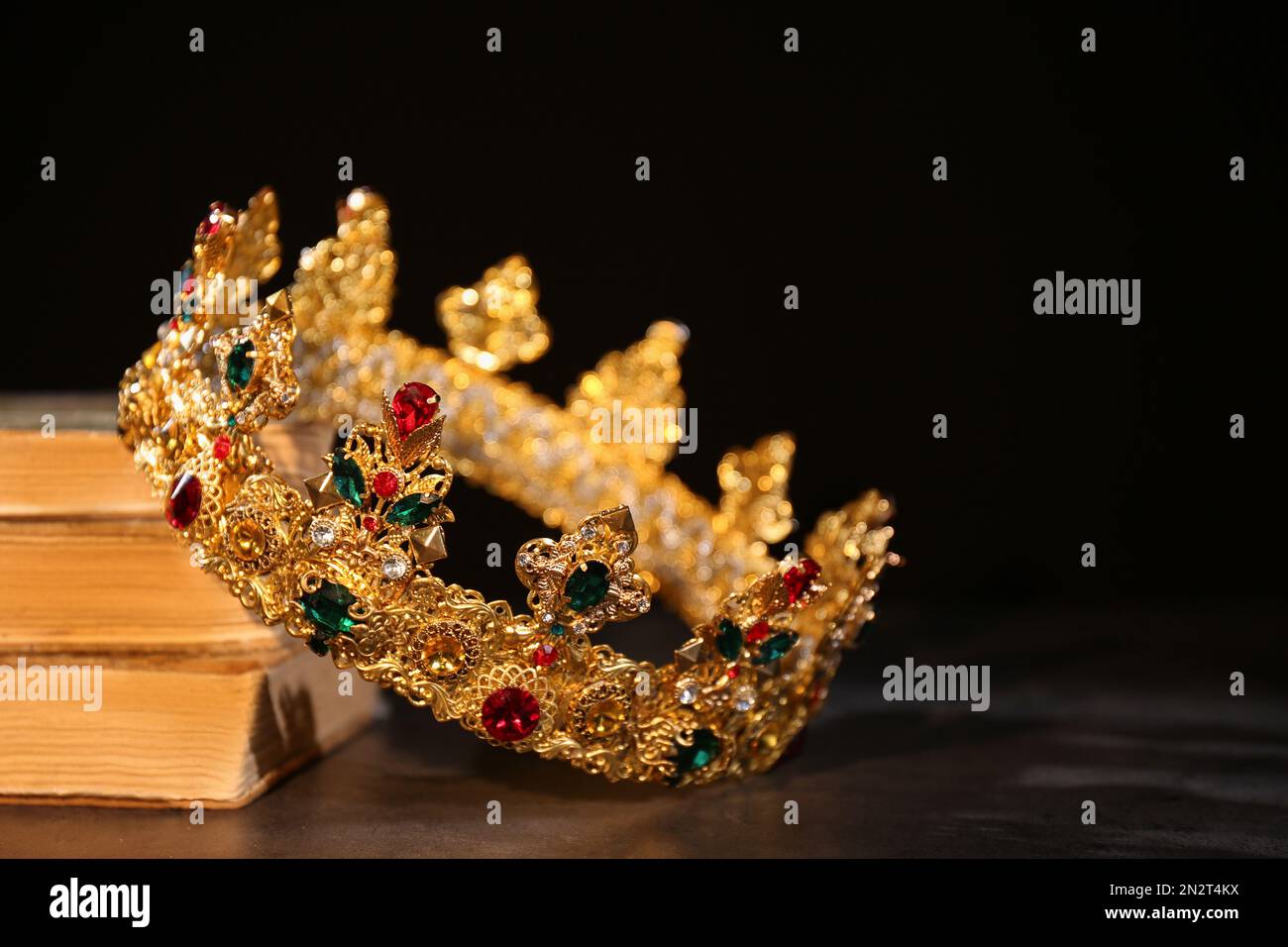 Vintage fairytale books hi-res stock photography and images - Alamy