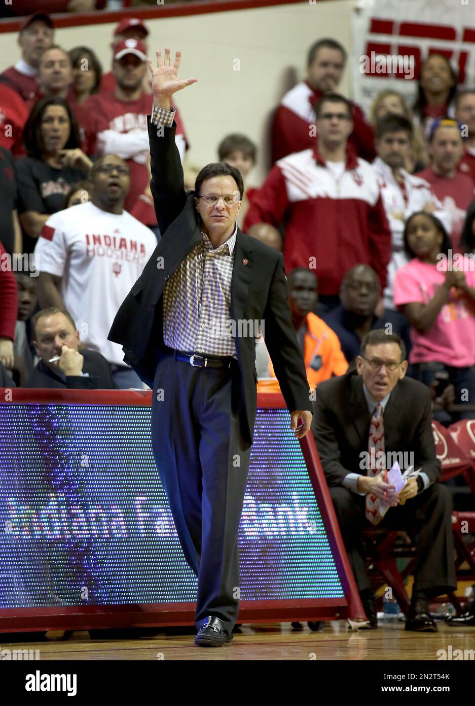 Indiana head coach Tom Crean calls a play during the second half of an ...