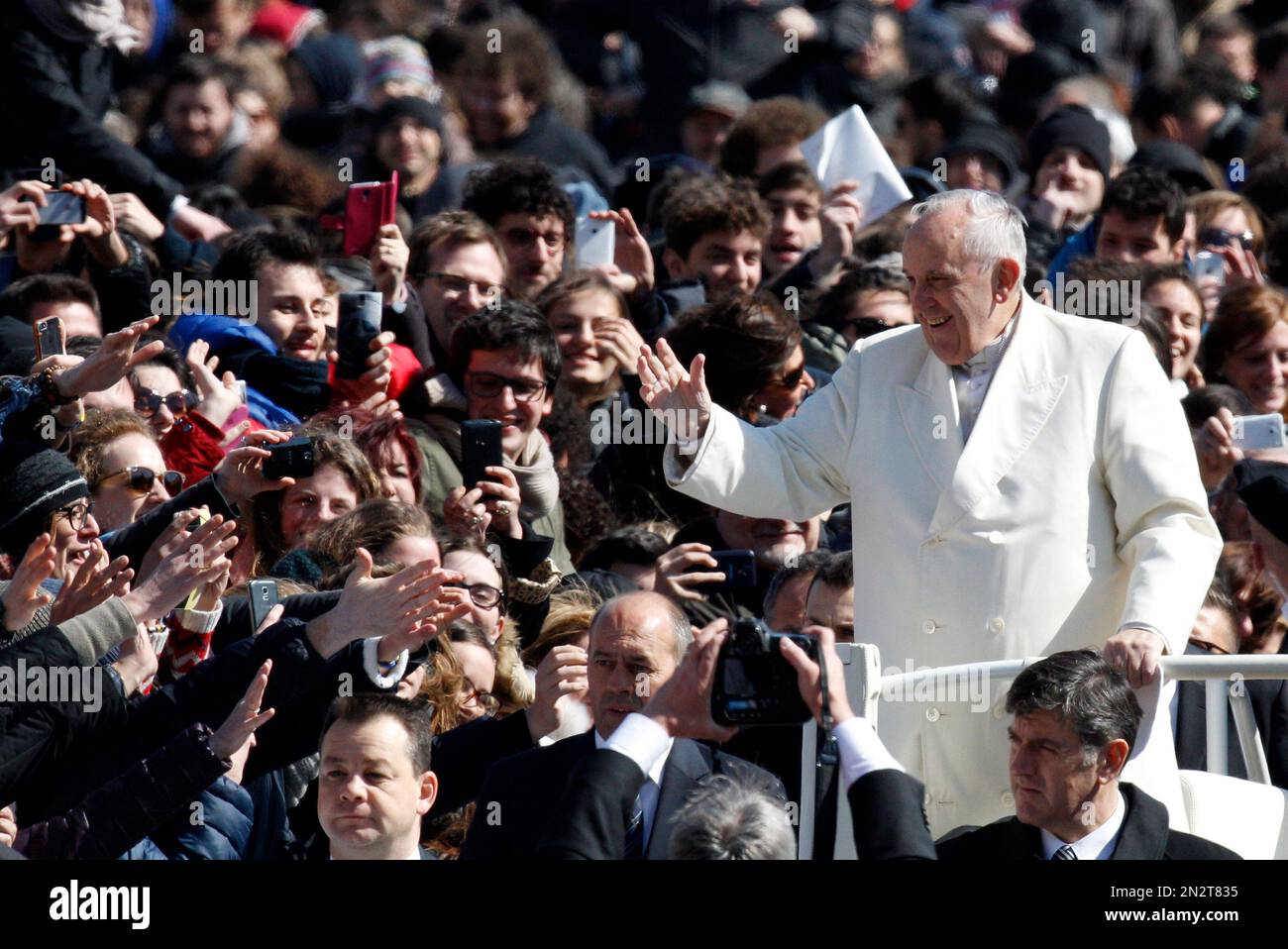 Pope Francis waves to the crowd as he arrives for a meeting with ...