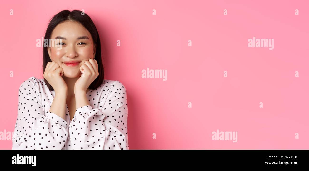 Beauty and lifestyle concept. Close-up of adorable asian woman showing ...