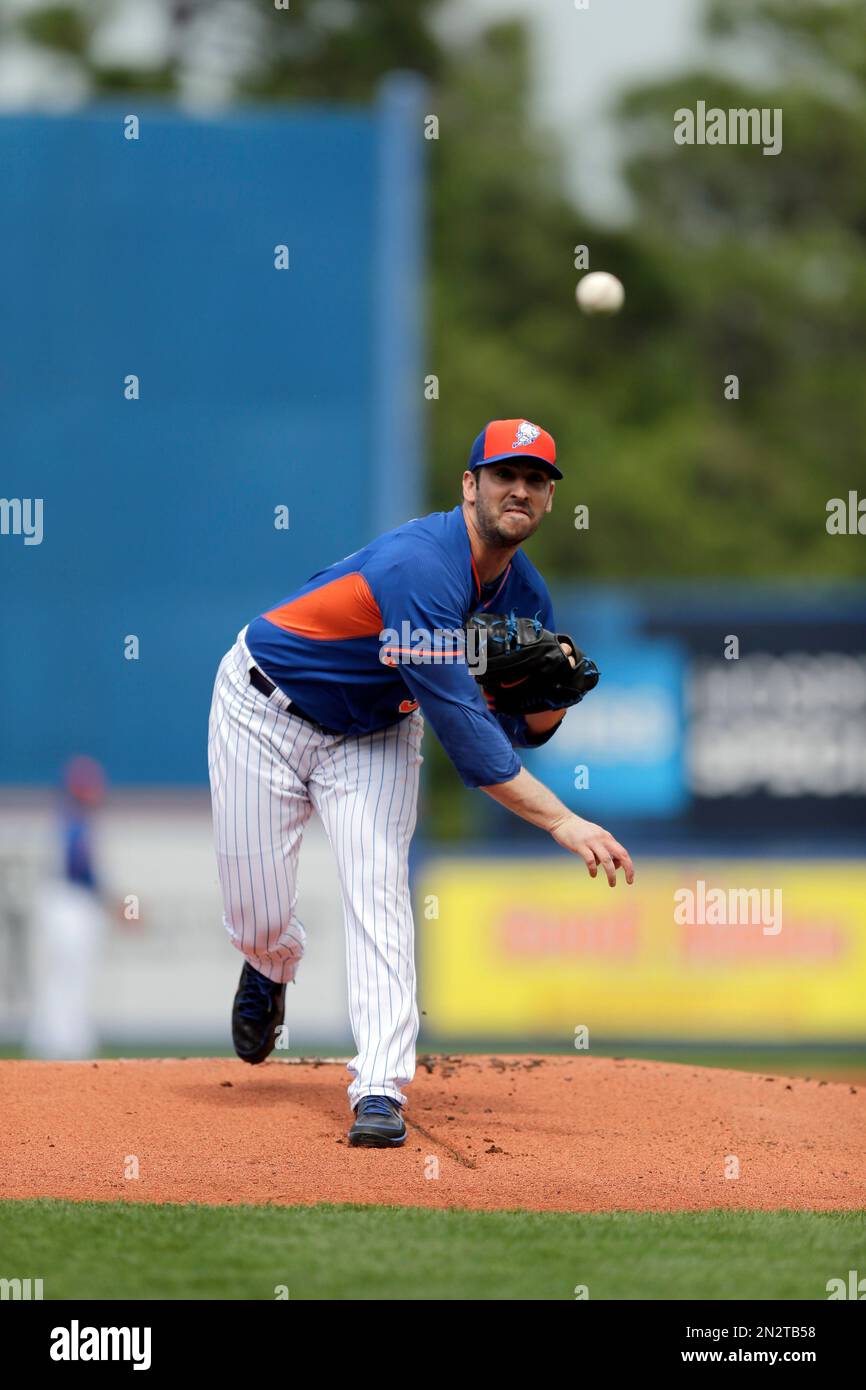 New York Mets starting pitcher Matt Harvey throws his warmup pitches at ...