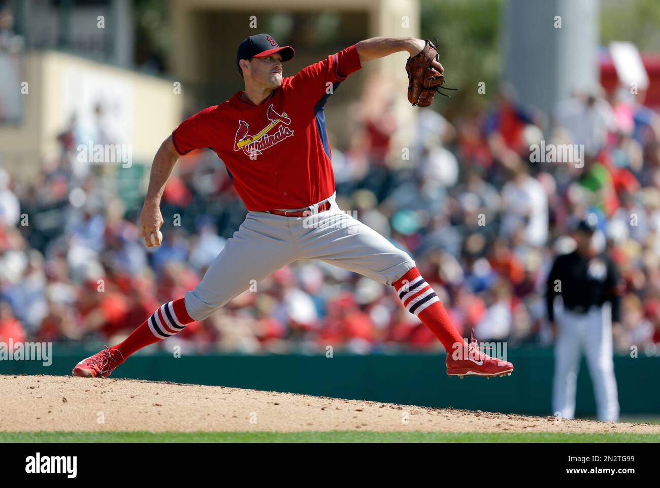 St. Louis Cardinals pitcher Matt Belisle throws during an exhibition ...