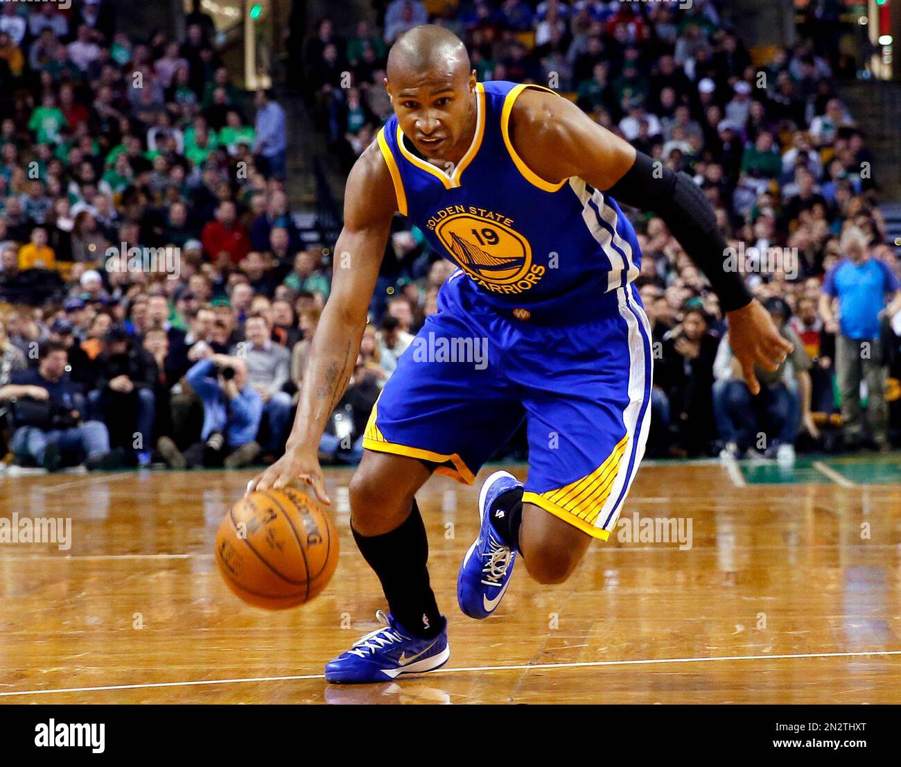 Golden State Warriors' Leandro Barbosa drives against the Boston ...