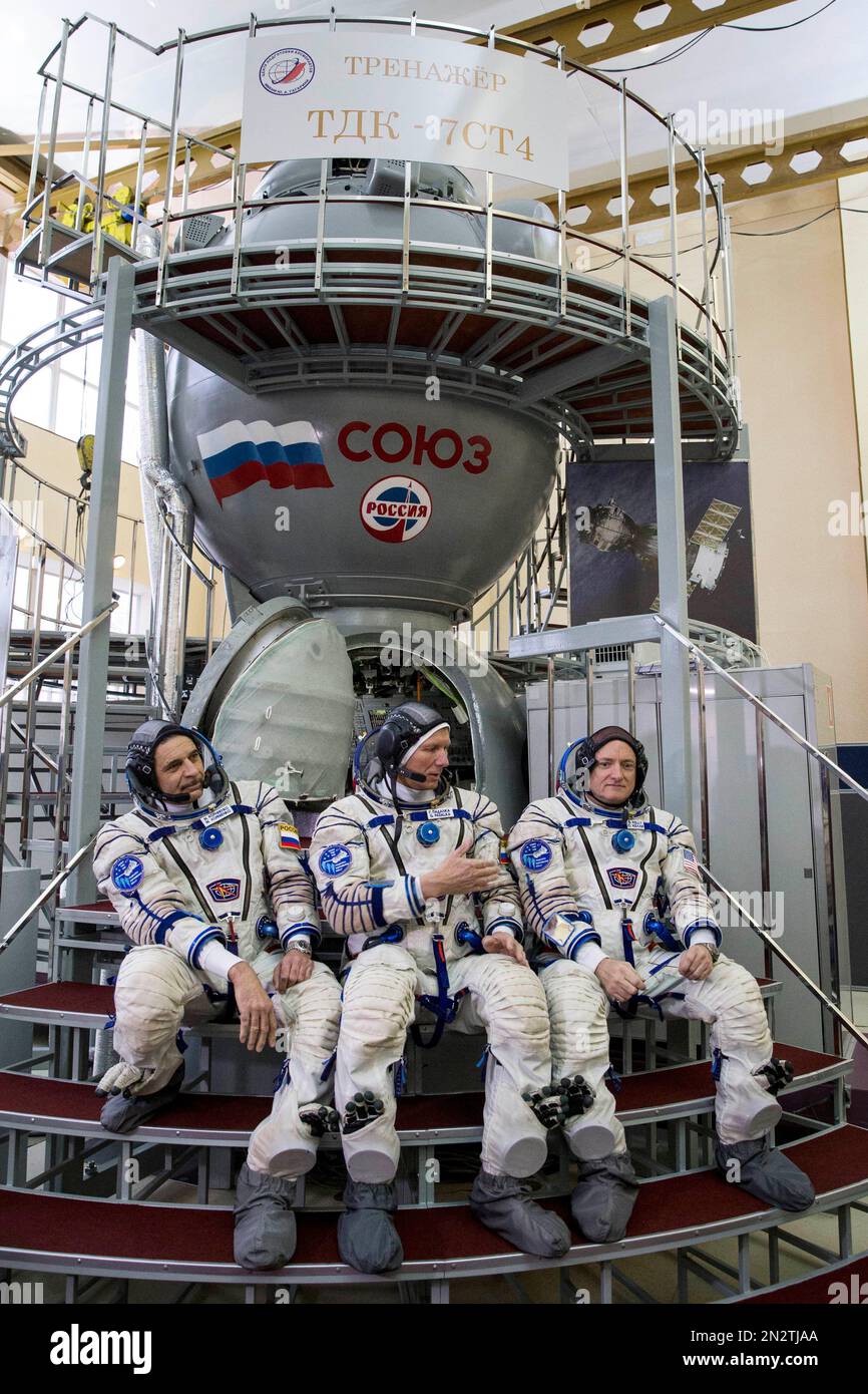 U.S. astronaut Scott Kelly, right, Russian cosmonauts Gennady Padalka ...