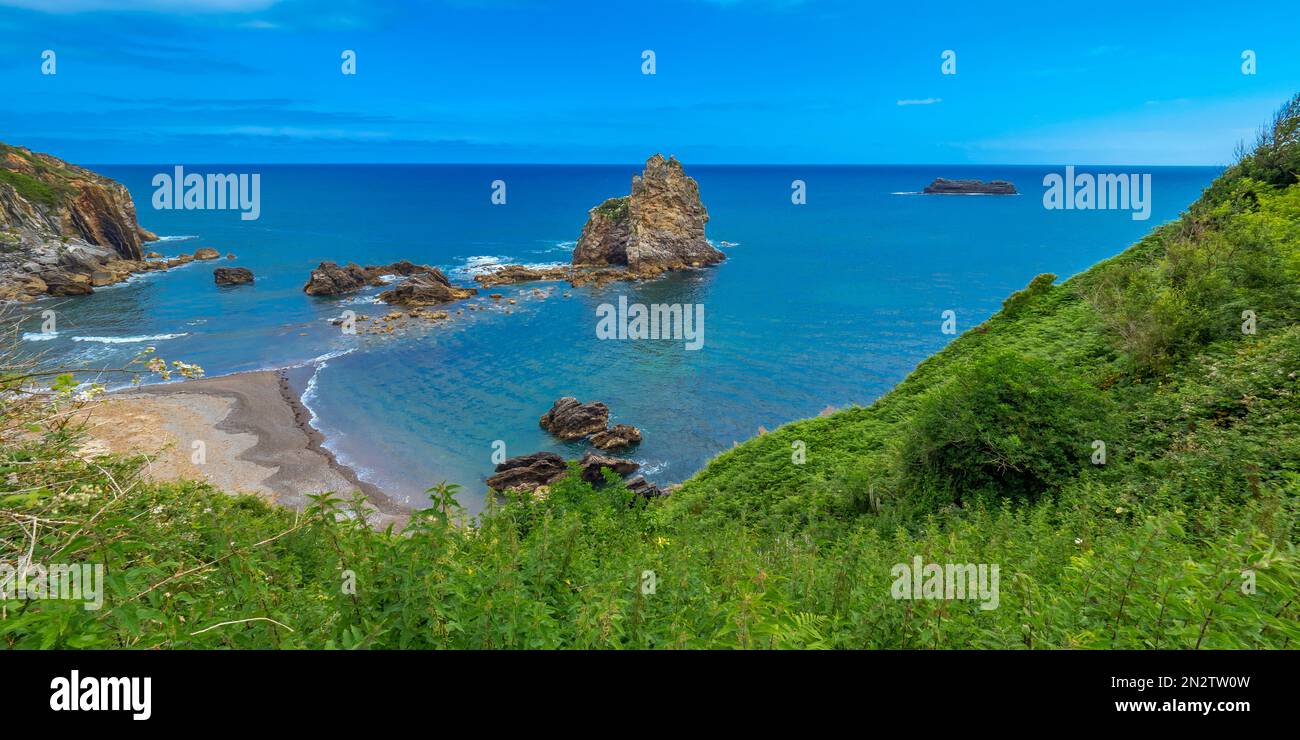 Islote de los Picones, Beach of Castiellu, Cantabrian Sea, Pendueles ...