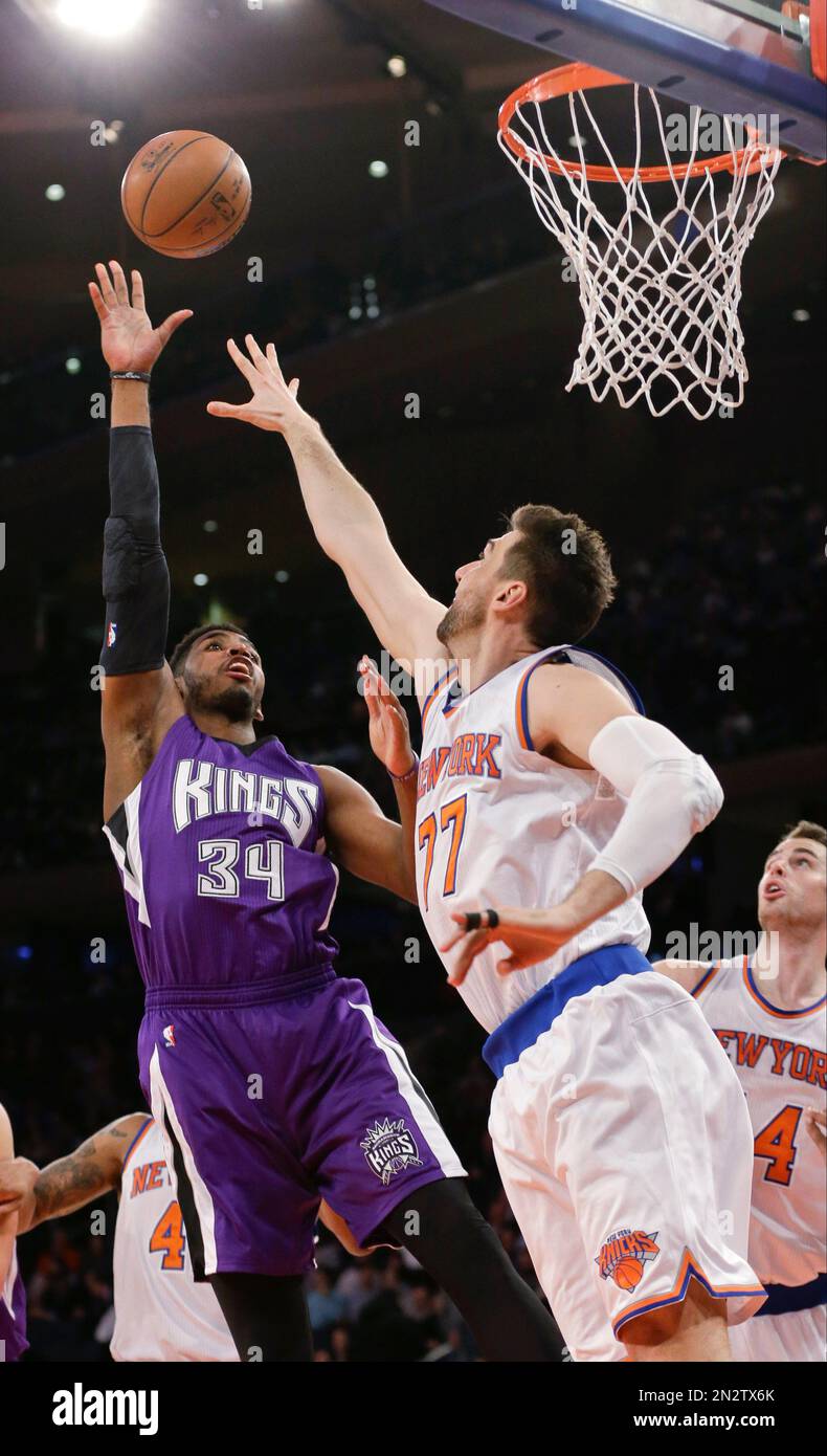 Sacramento Kings' Jason Thompson (34) shoots over New York Knicks ...