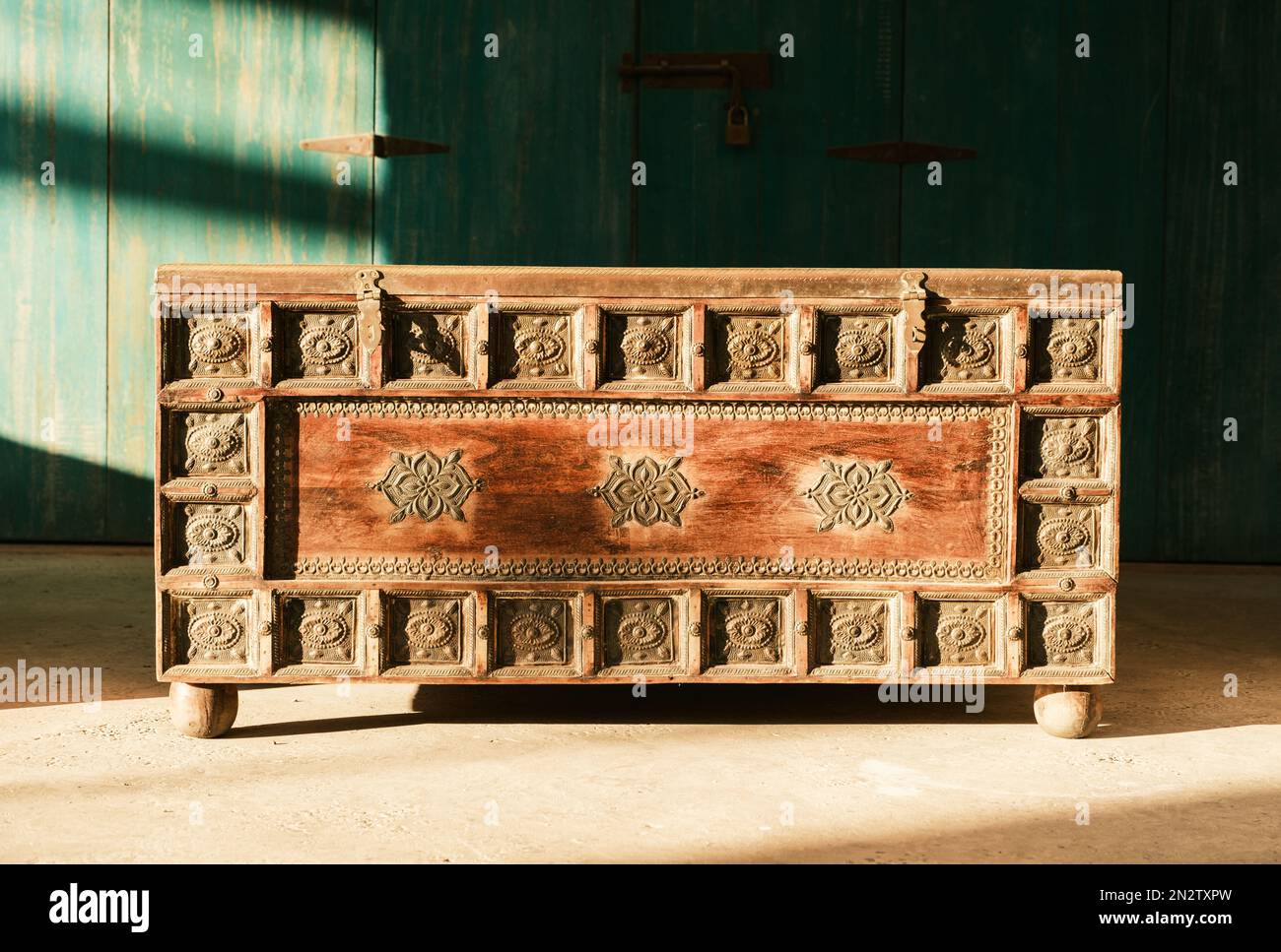Wooden dower chest Stock Photo - Alamy