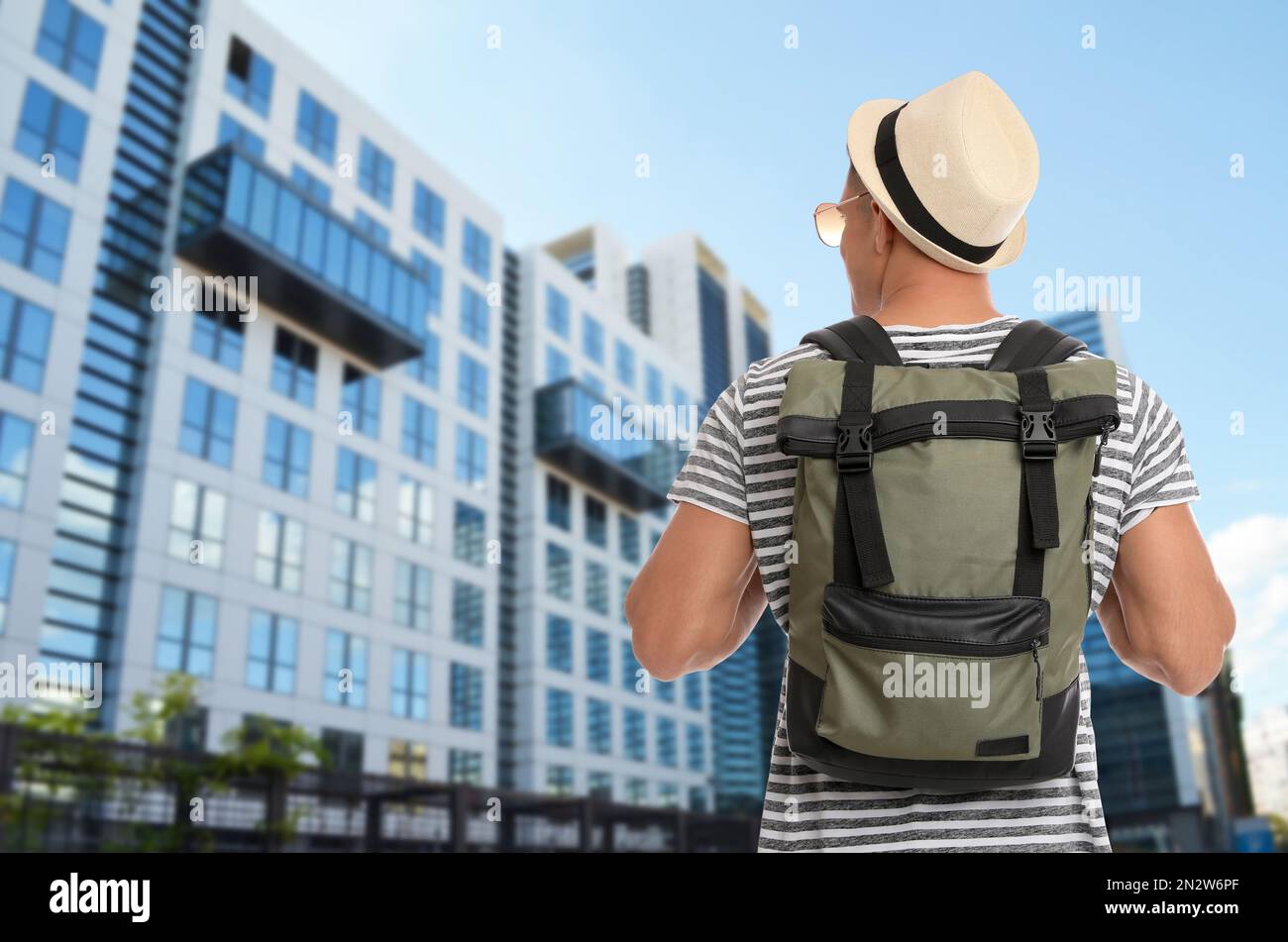 Traveler with backpack in foreign city during summer vacation, back ...