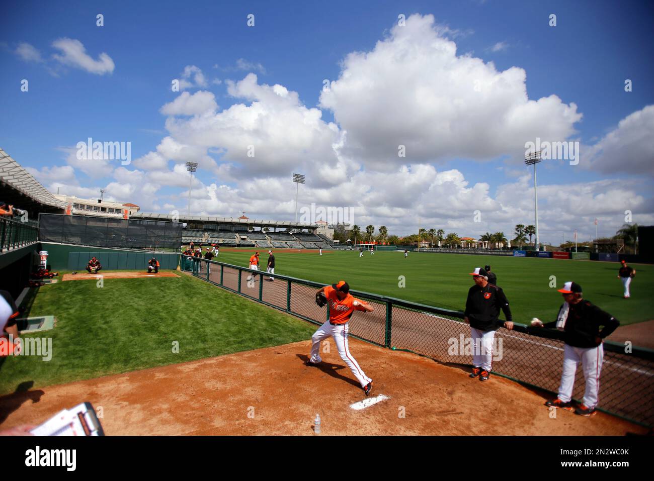Baltimore Orioles pitcher Zach Britton warms up in the bullpen before ...