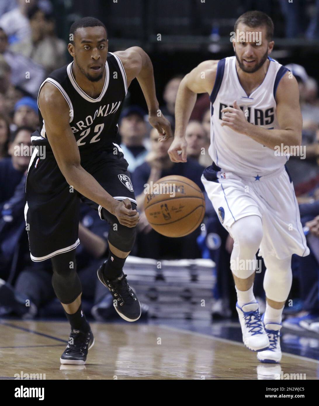 Brooklyn Nets guard Markel Brown (22) chases the loose ball in front of ...