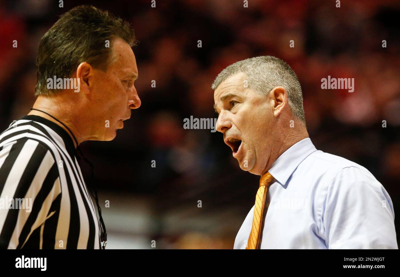Boise State head coach Leon Rice argues with a referee during the first ...