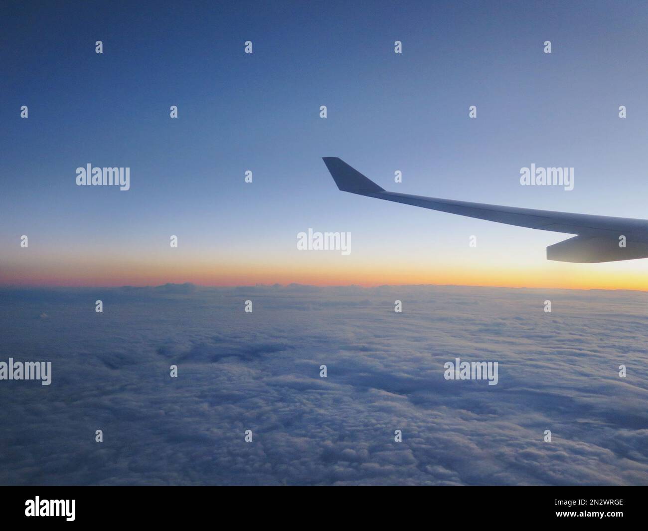 Airplane wing over frankfurt hi-res stock photography and images - Alamy