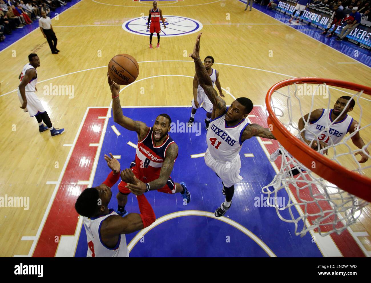 Washington Wizards' Rasual Butler (8) goes up to shoot between ...
