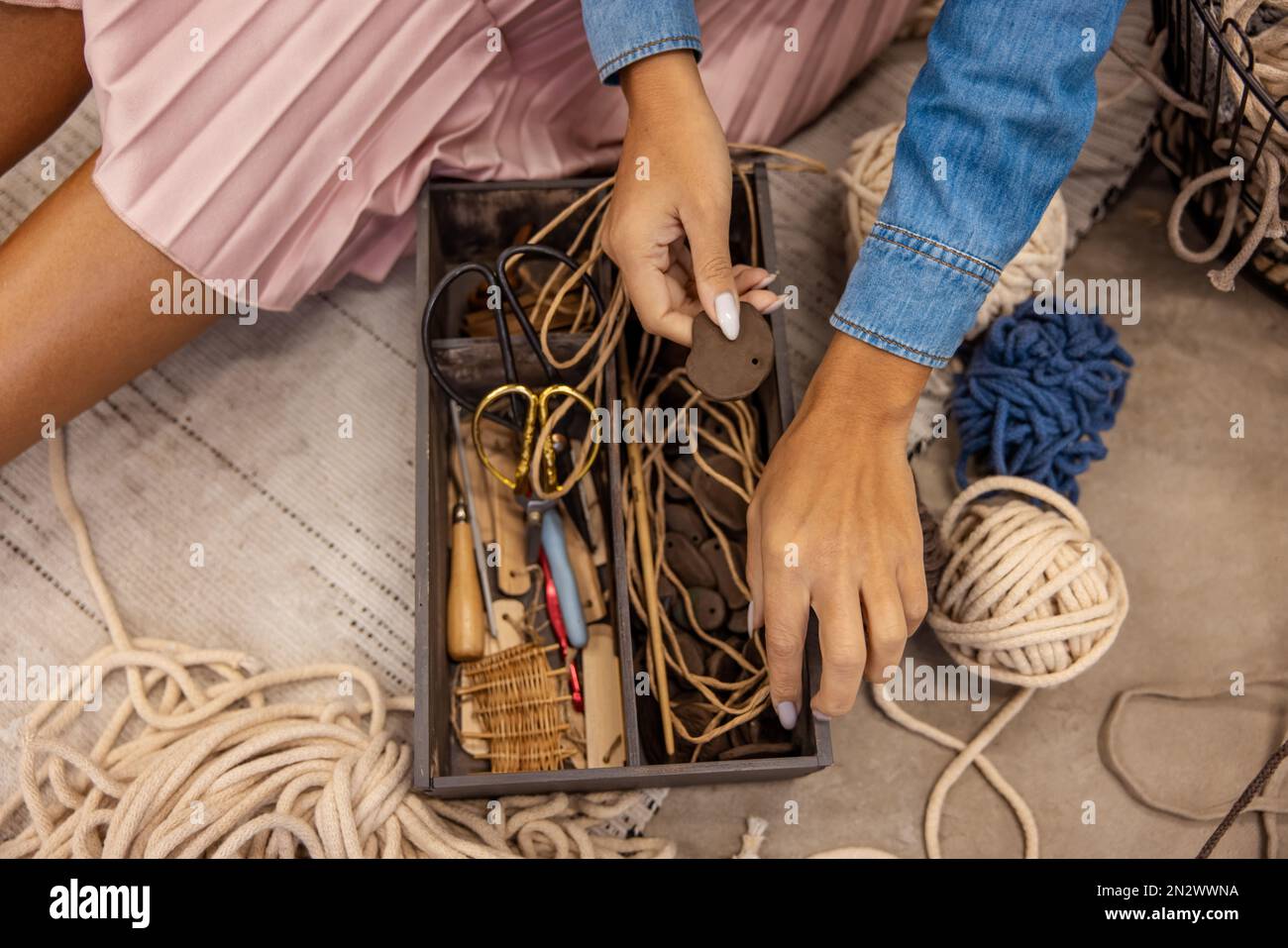 Macrame artist hi-res stock photography and images - Alamy