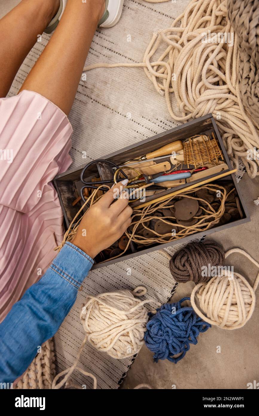 Macrame artist hi-res stock photography and images - Alamy