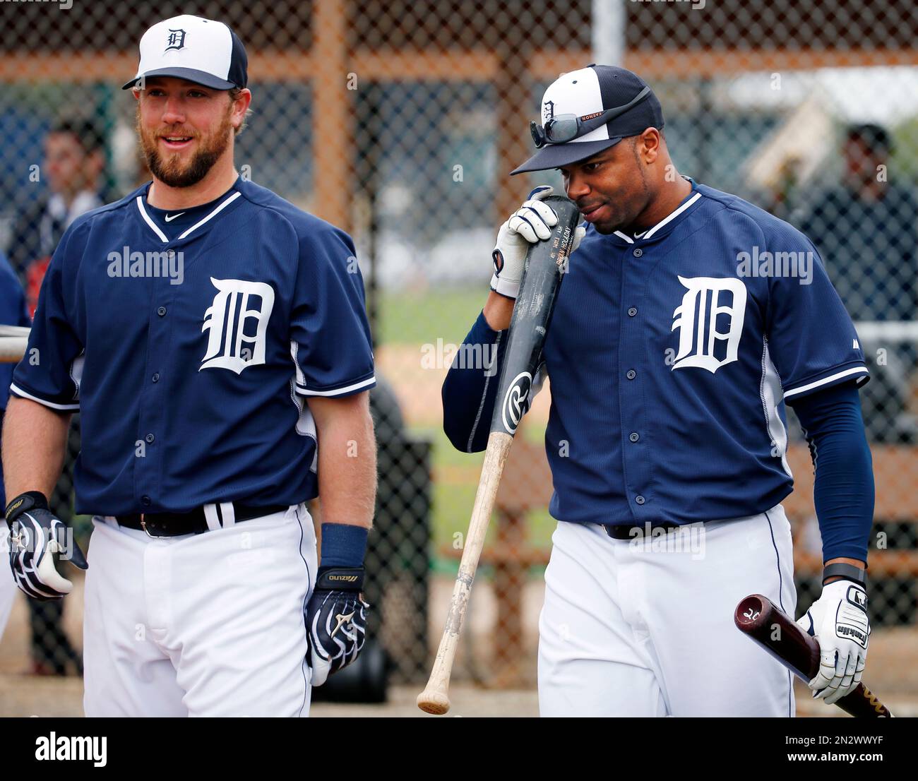 Detroit Tigers' Rajai Davis, right, takes a sniff of the bat of Bryan ...
