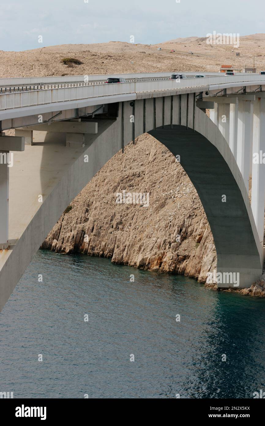 Bridge over ocean cliff hi-res stock photography and images - Alamy