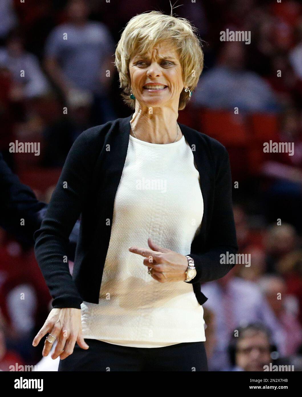 Baylor head coach Kim Mulkey reacts to a missed basket in the second ...