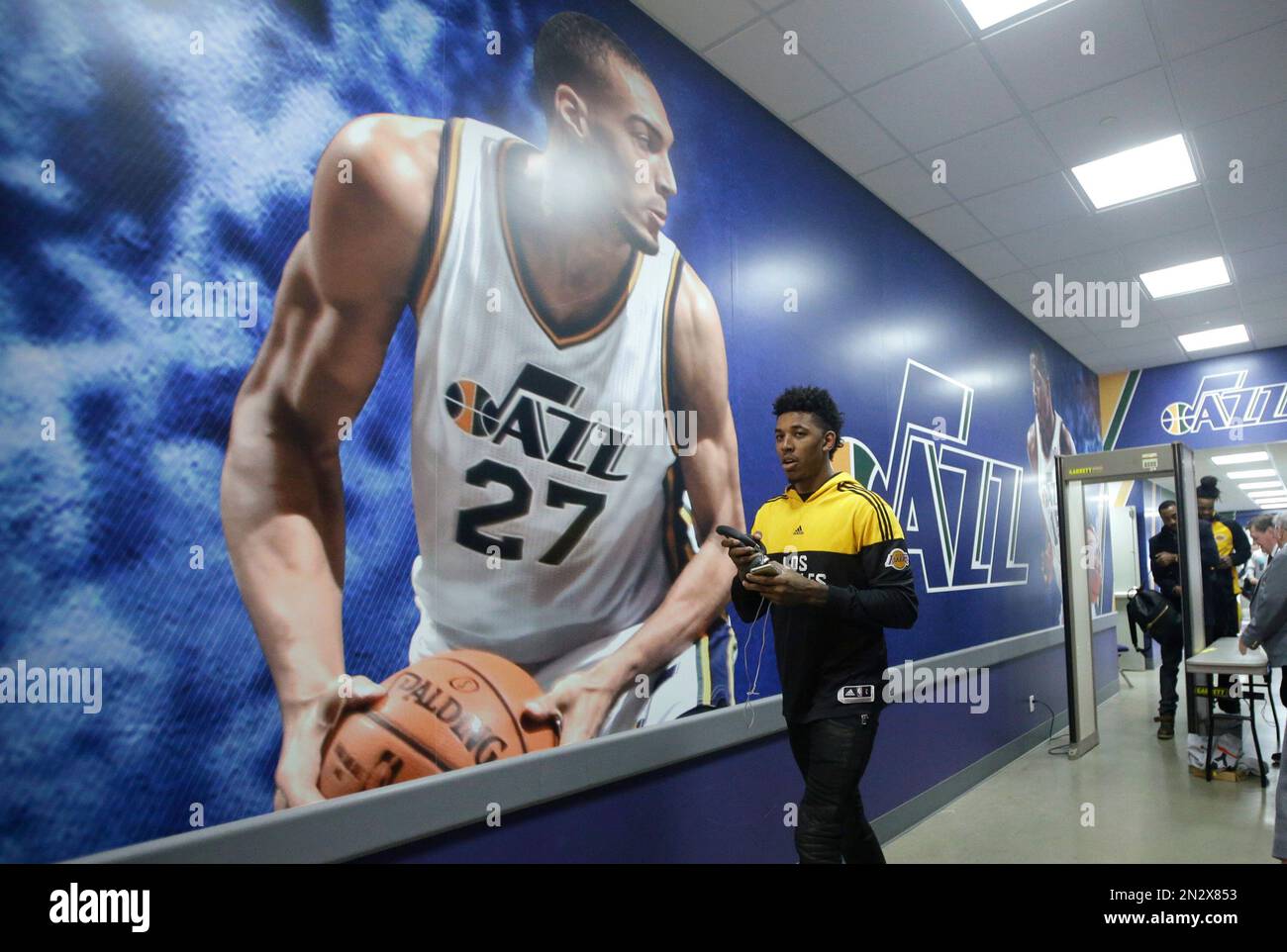 Los Angeles Lakers forward Nick Young (0) arrives at the ...
