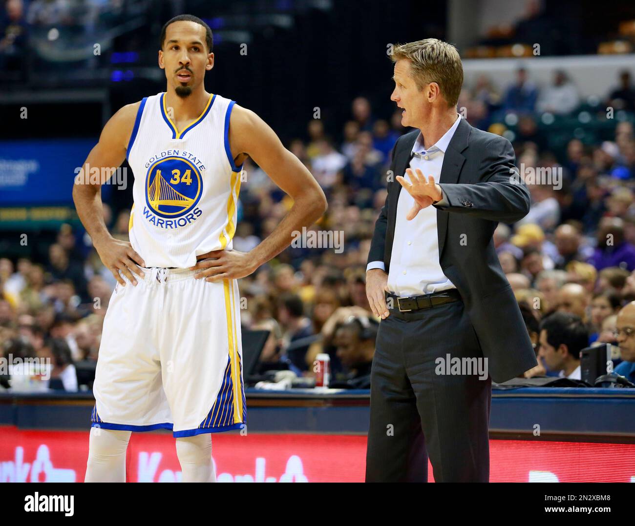Golden State Warriors guard Shaun Livingston, left, listens to Warriors head coach Steve Kerr in ...