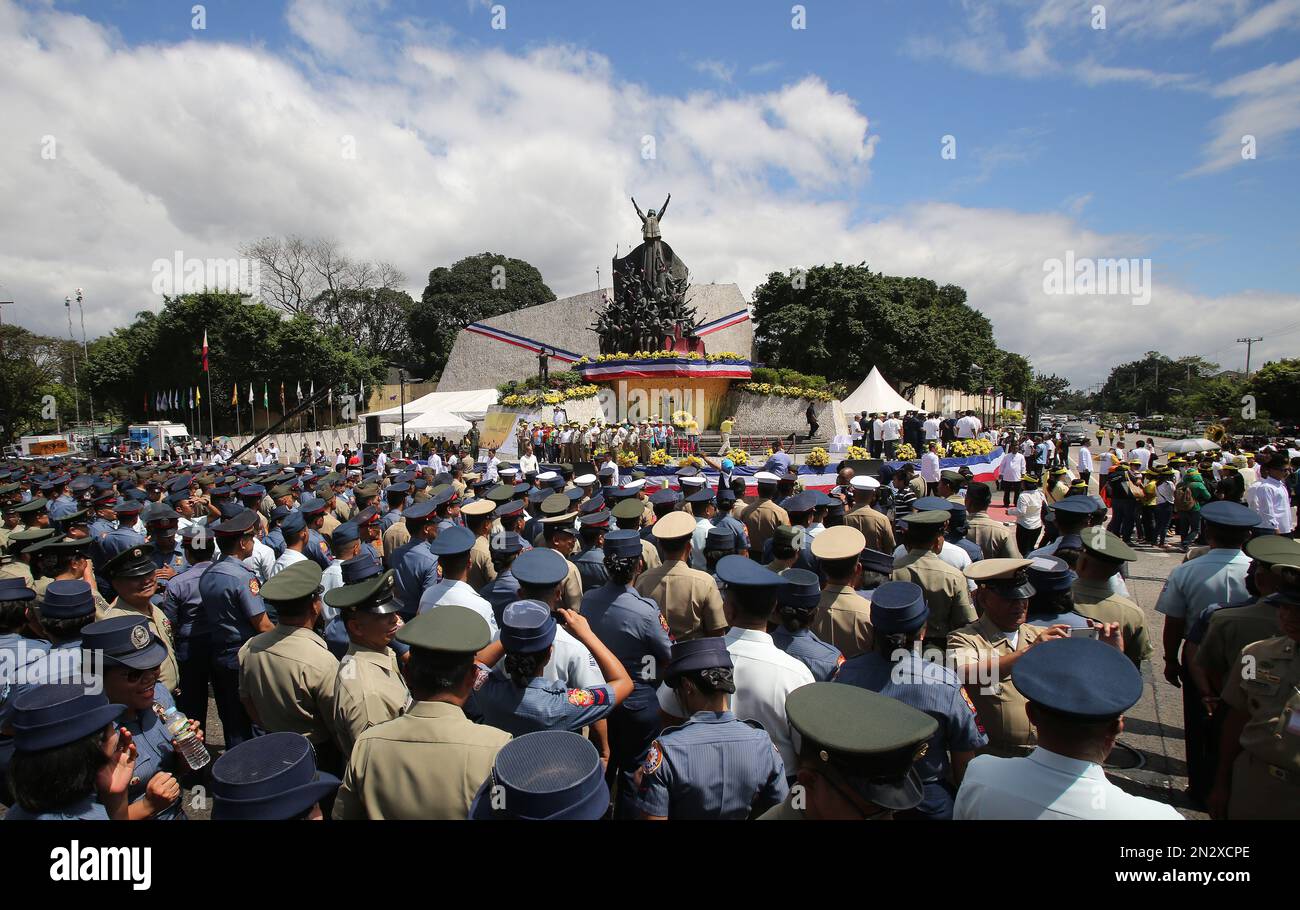 Members of the Philippine police and Armed Forces of the Philippines ...