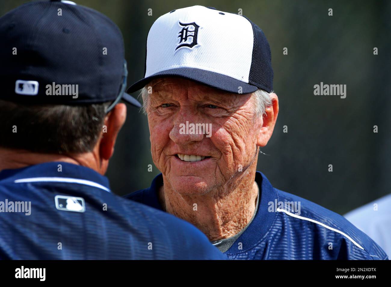 Detroit Tigers Baseball Hall of Famer Al Kaline, right, talks with ...
