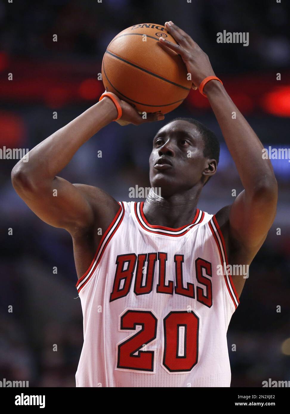 Chicago Bulls forward Tony Snell shoots a free-throw during the second ...