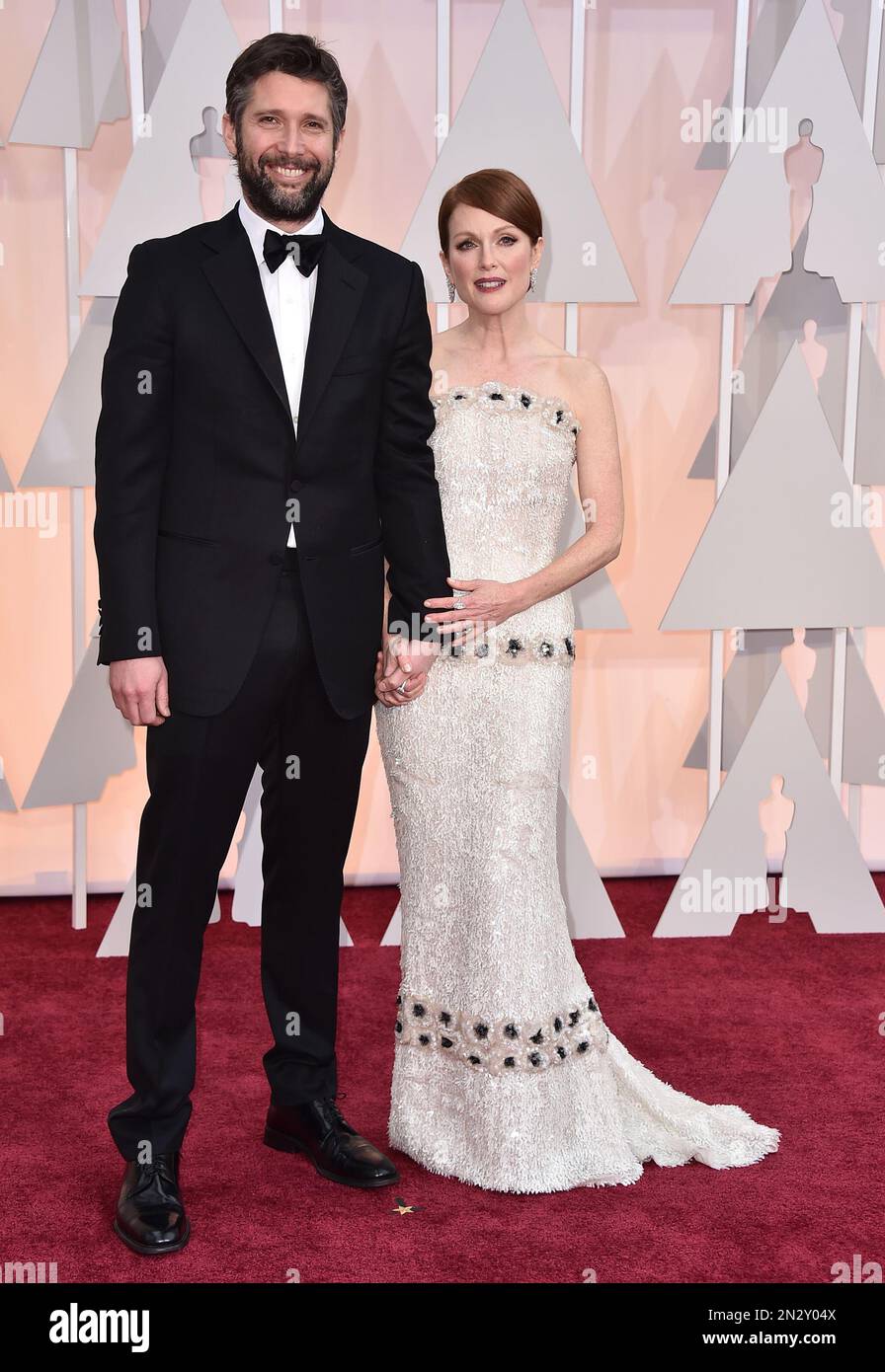 Bart Freundlich, left, and Julianne Moore arrive at the Oscars on Sunday, Feb. 22, 2015, at the ...