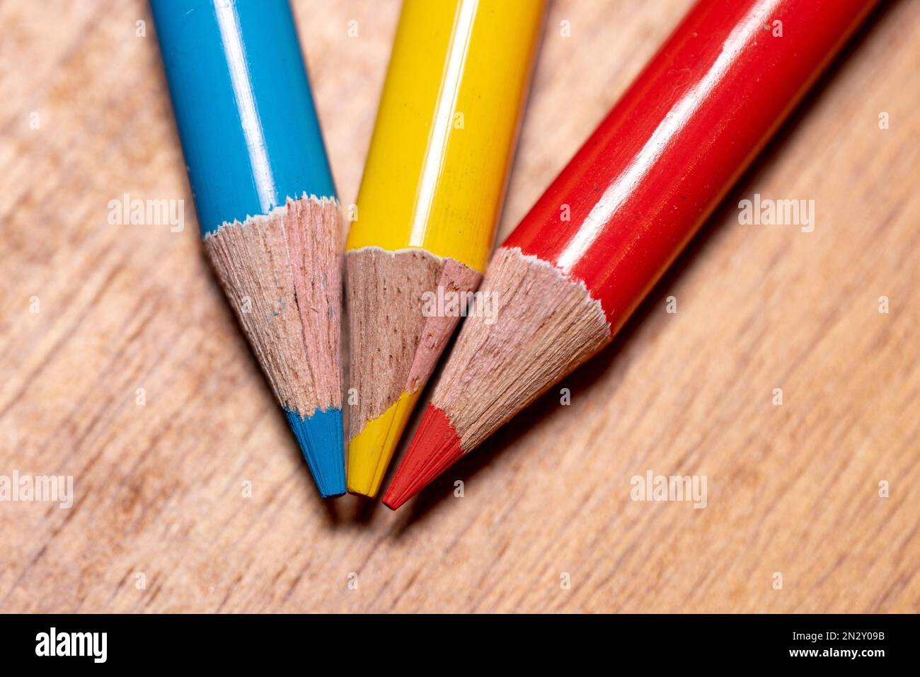 Pencils red yellow blue three hi-res stock photography and images - Alamy
