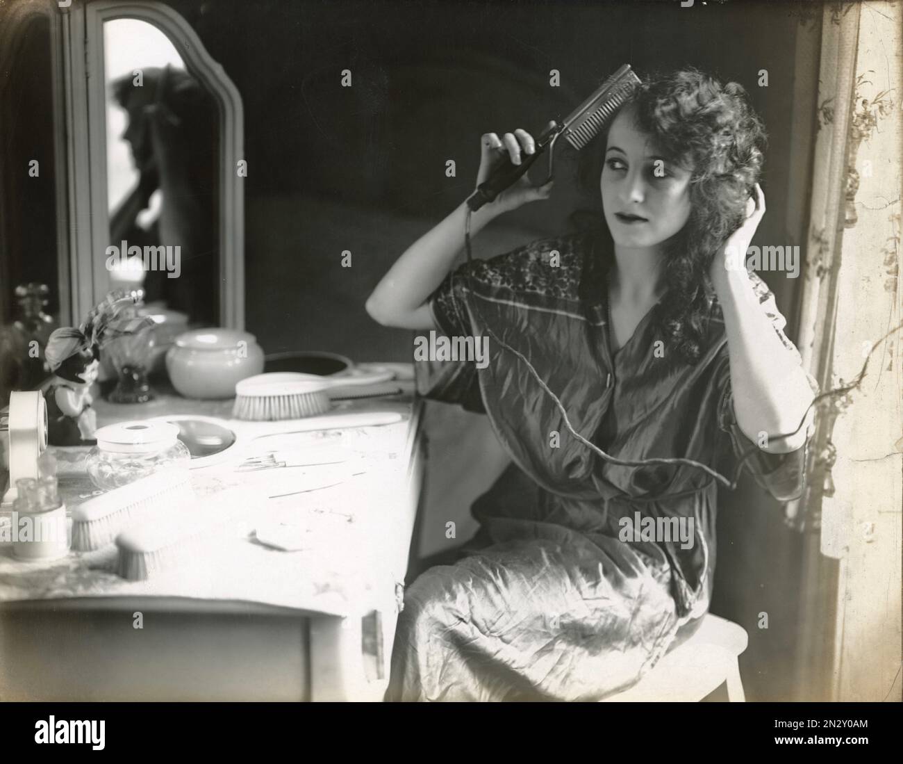 Vintage hair salon hi-res stock photography and images - Alamy