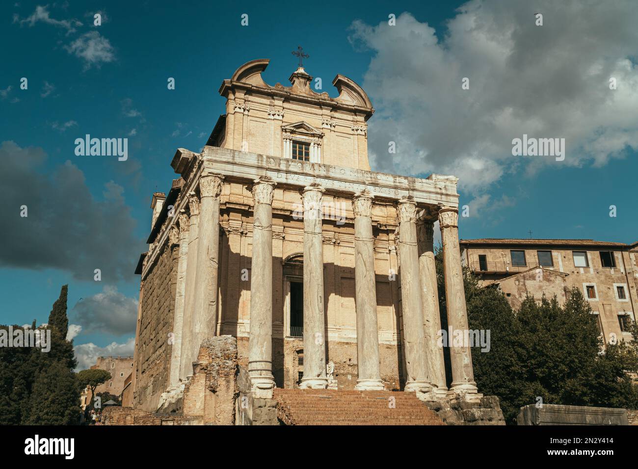 Historical roman structures hi-res stock photography and images - Alamy