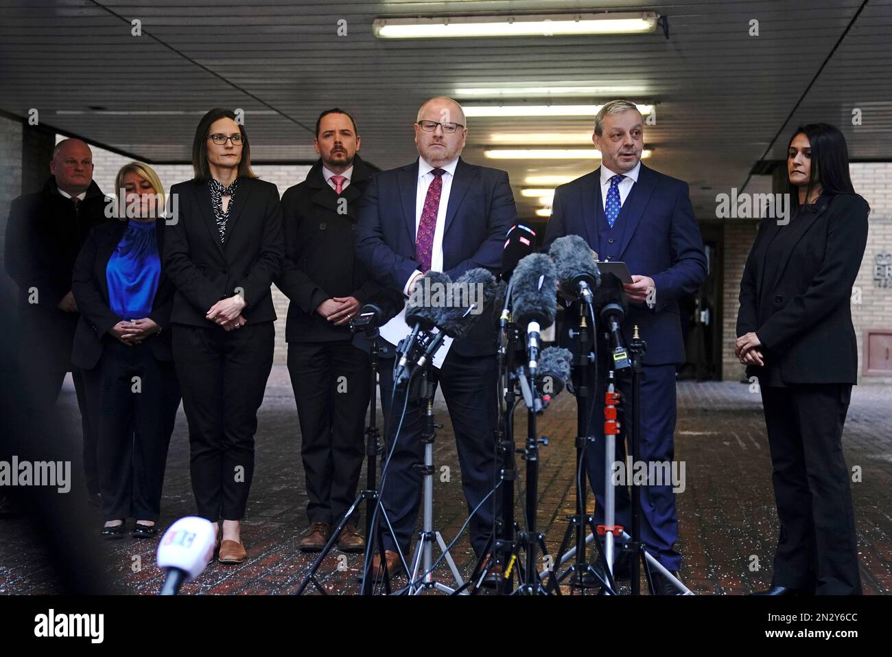 Metropolitan Police DCI lain Moor (front left) listens as Peter Burt ...