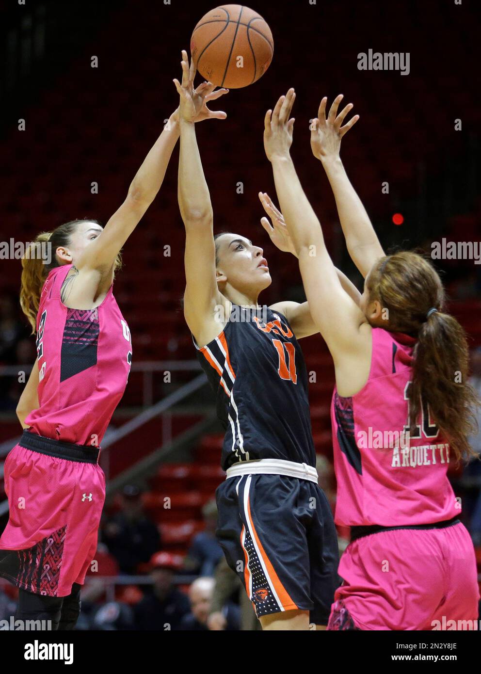 Oregon State guard Gabriella Hanson (11) shoots as Utah's Danielle ...