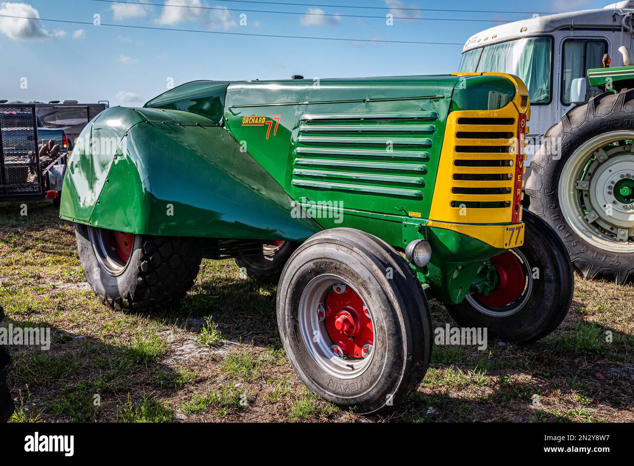 Tractor oliver 1950 hi-res stock photography and images - Alamy