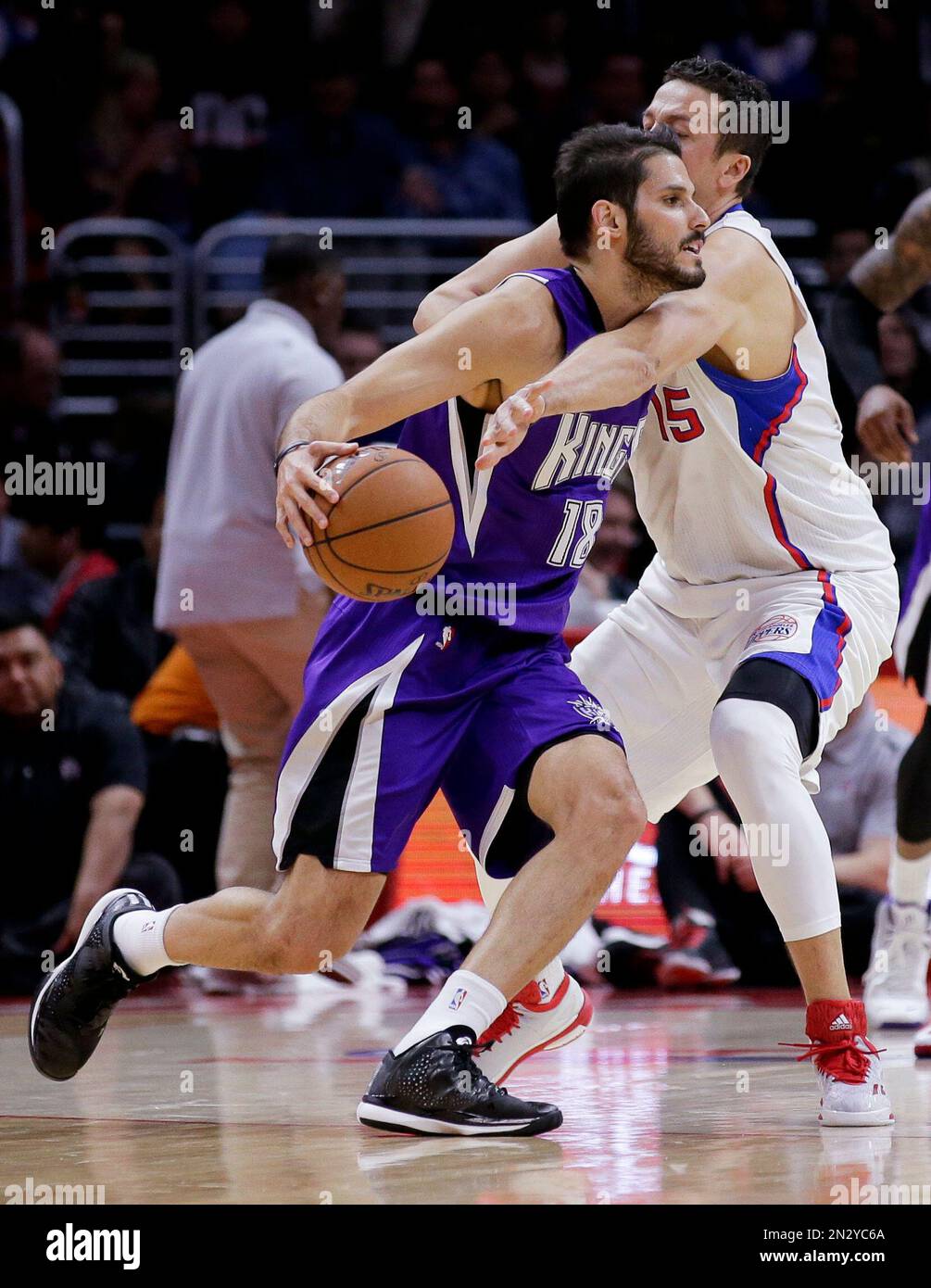 Sacramento Kings forward Omri Casspi, left, drives around Los Angeles ...