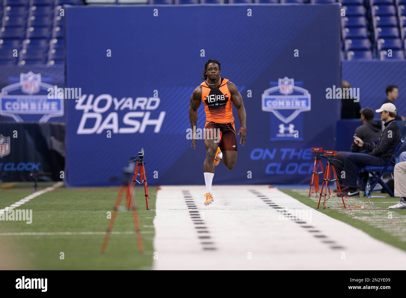 Wisconsin running back Melvin Gordon runs the 40-yard dash at the NFL ...