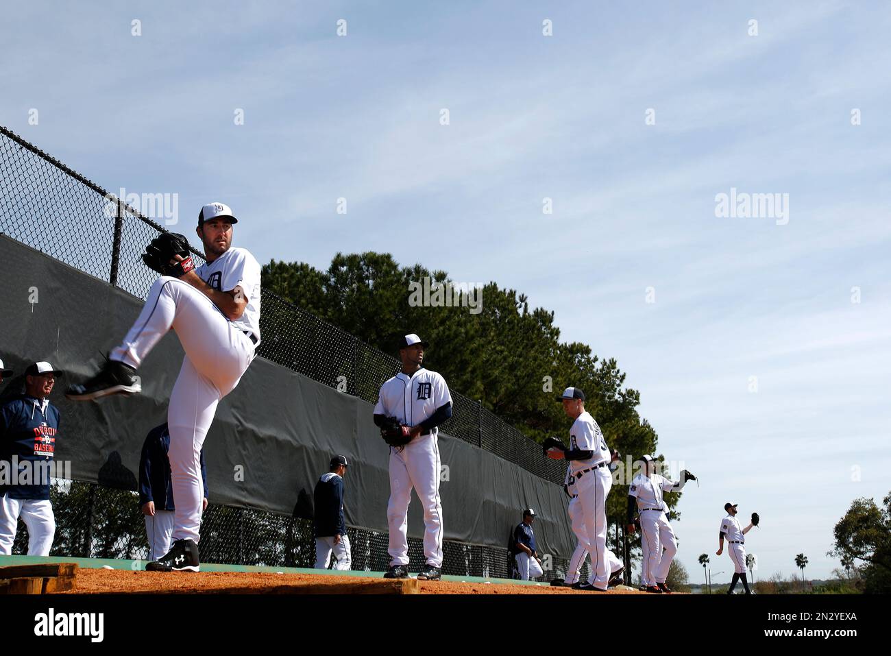 Detroit Tigers pitcher Justin Verlander, left, throws a bullpen session ...