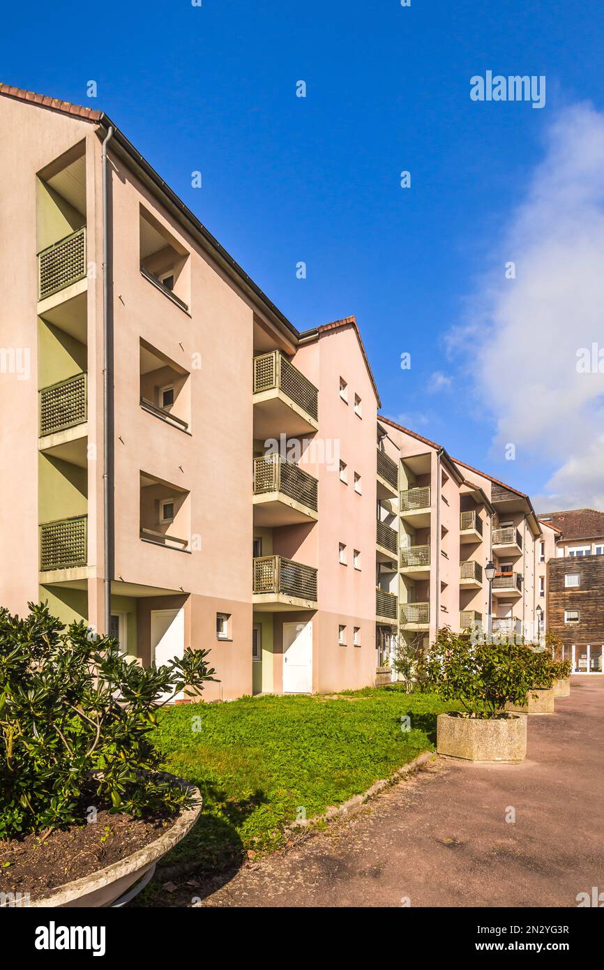 Apartment block french france hi-res stock photography and images - Alamy