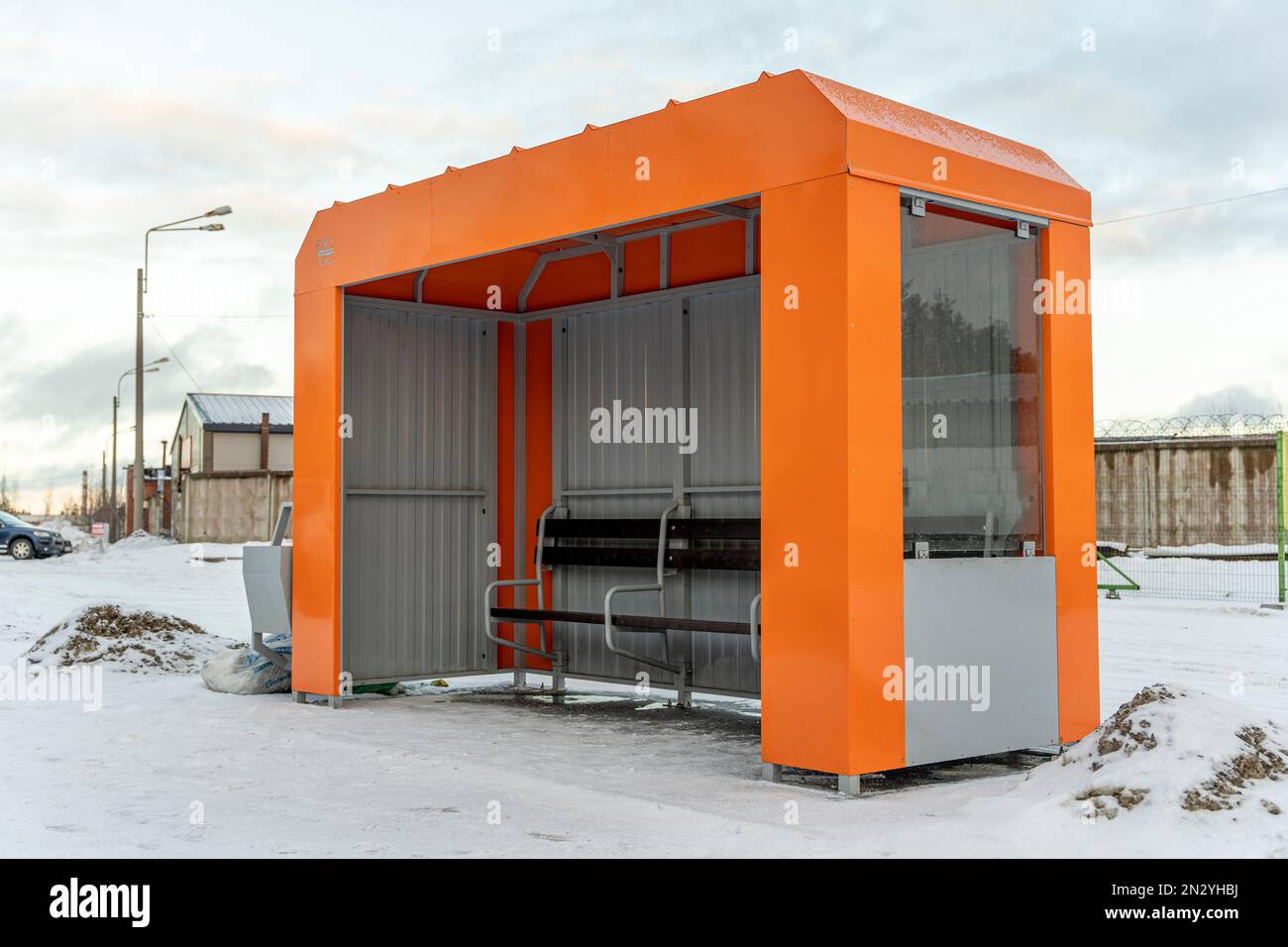 Empty bus stop winter hi-res stock photography and images - Alamy
