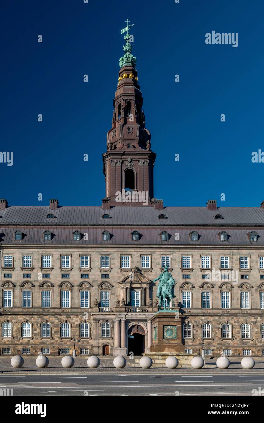 Christiansborg castle square hi-res stock photography and images - Alamy